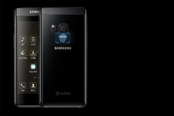 Retro i moderan u isto vreme: novi Samsung Leader 8 telefon na preklop