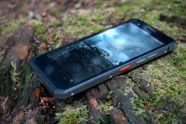 Land Rover predstavlja svoj mobilni telefon - Explorer R